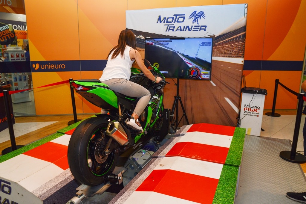 SIMULATEUR MOTO GP – Fun animations