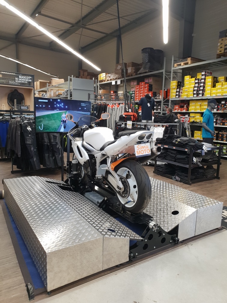 SIMULATEUR MOTO GP – Fun animations