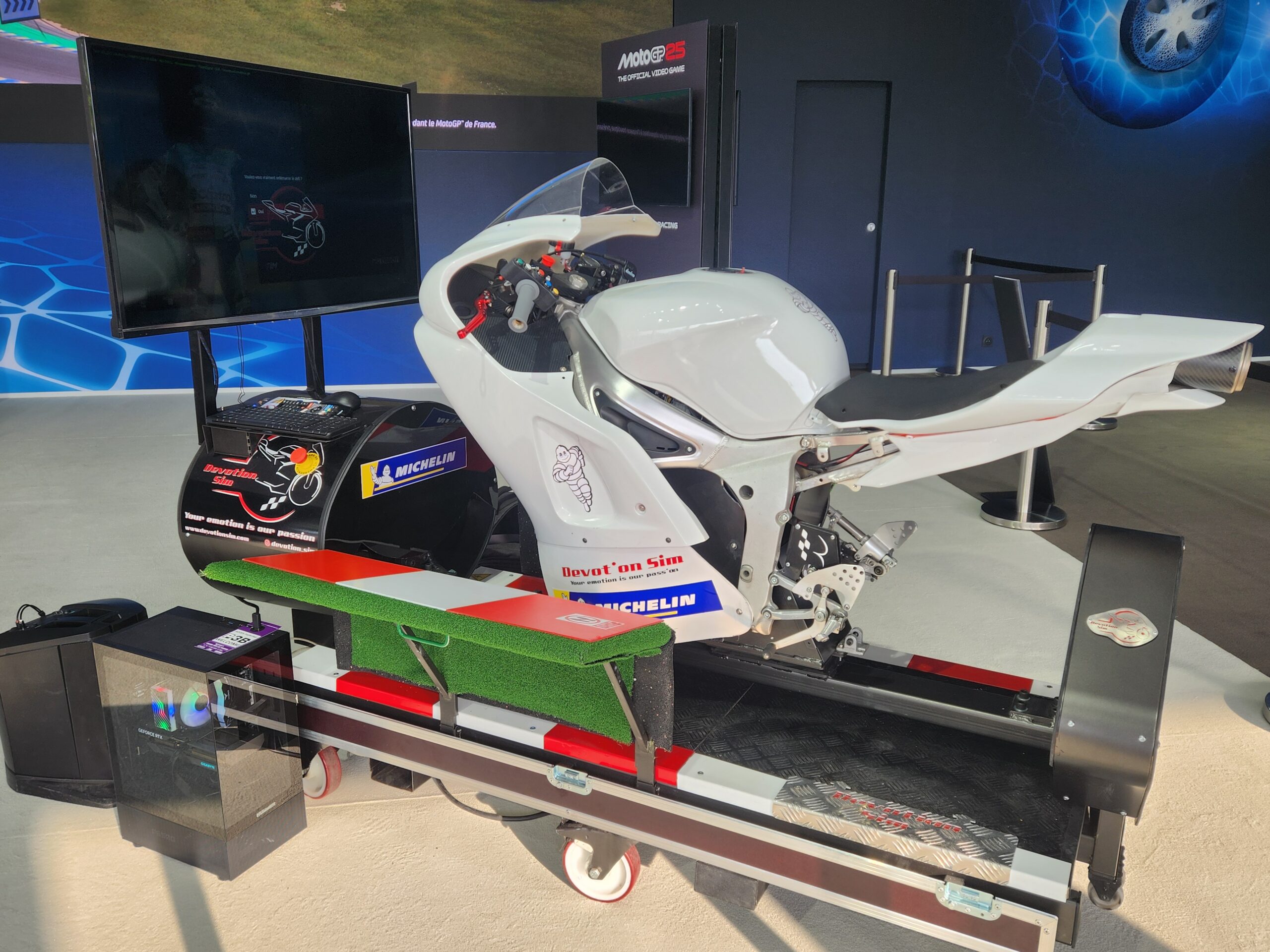 SIMULATEUR OFFICIEL MOTO GP - Fun animations